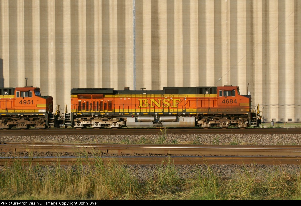 BNSF 4684